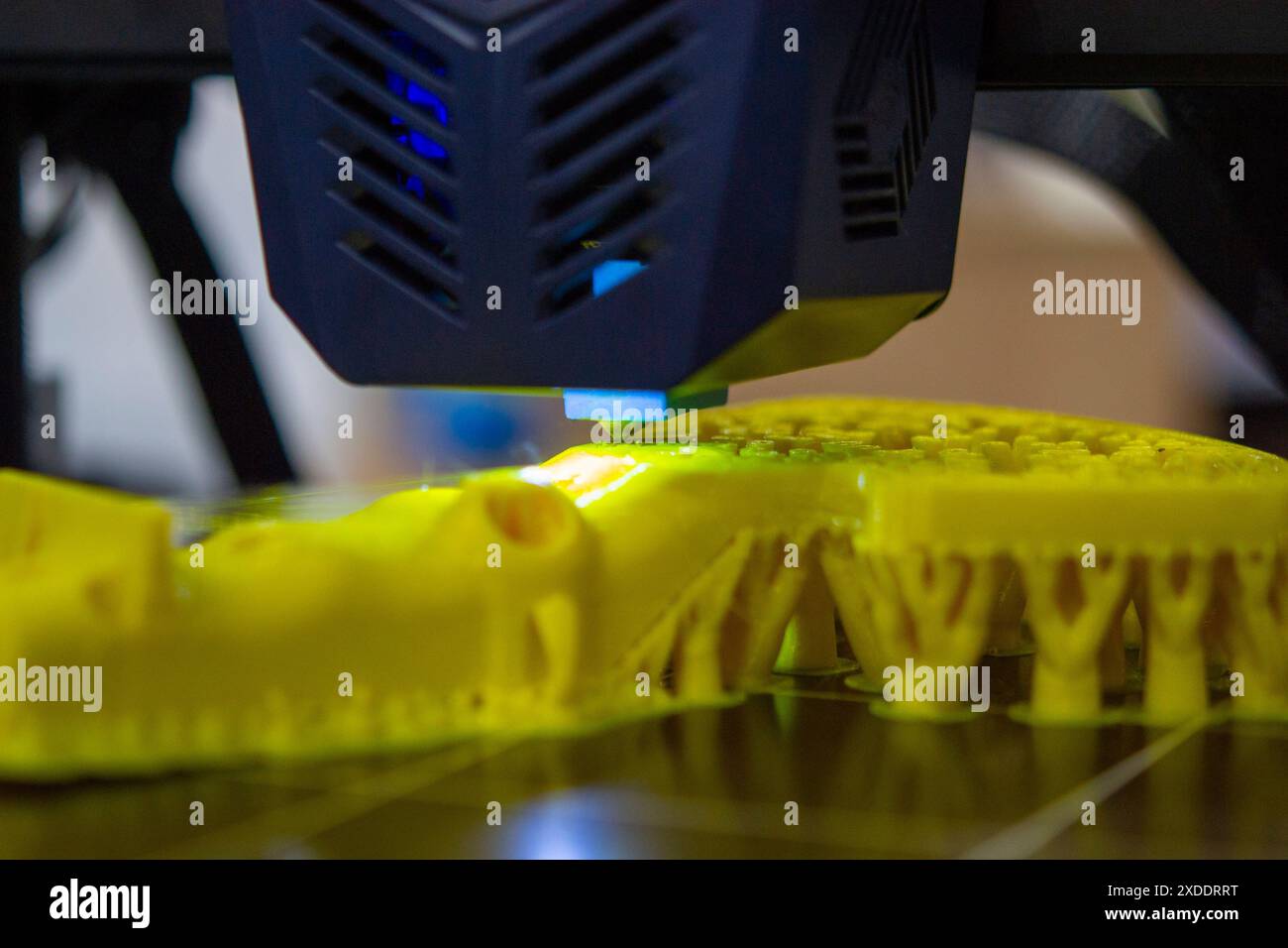 3d printing in progress automatic hi-res stock photography and images ...