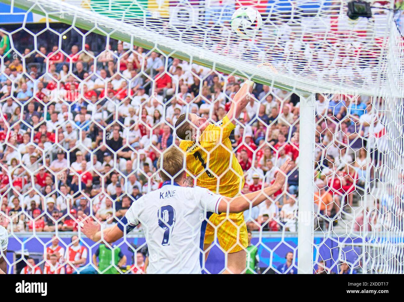 Jordan Pickford, England 1 defend, Harry KANE, England 9 in the group C ...