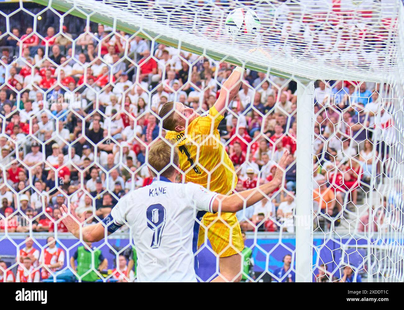 Jordan Pickford, England 1 defend, Harry KANE, England 9 in the group C ...