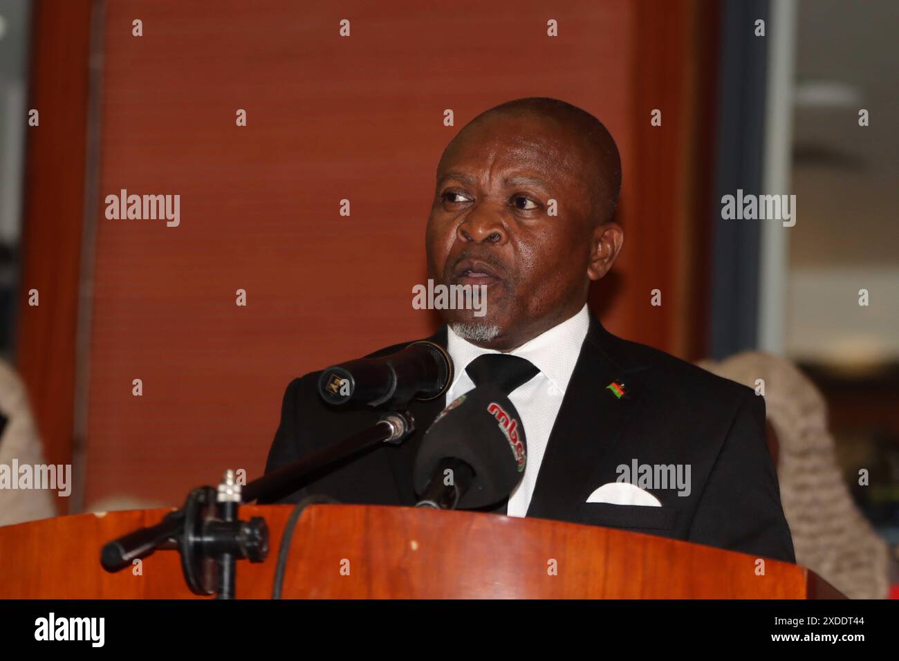 (240622) -- LILONGWE, June 22, 2024 (Xinhua) -- Michael Usi makes his ...