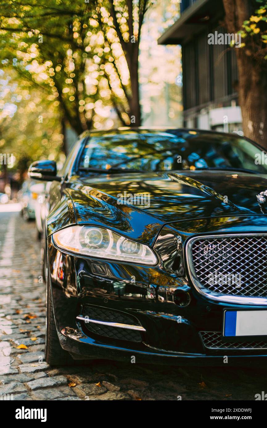 Jaguar xj x351 hi-res stock photography and images - Alamy