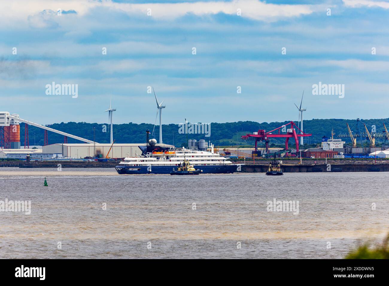 Cruise ship Corinthian about to Royal Portbury Docks lock gate Stock ...