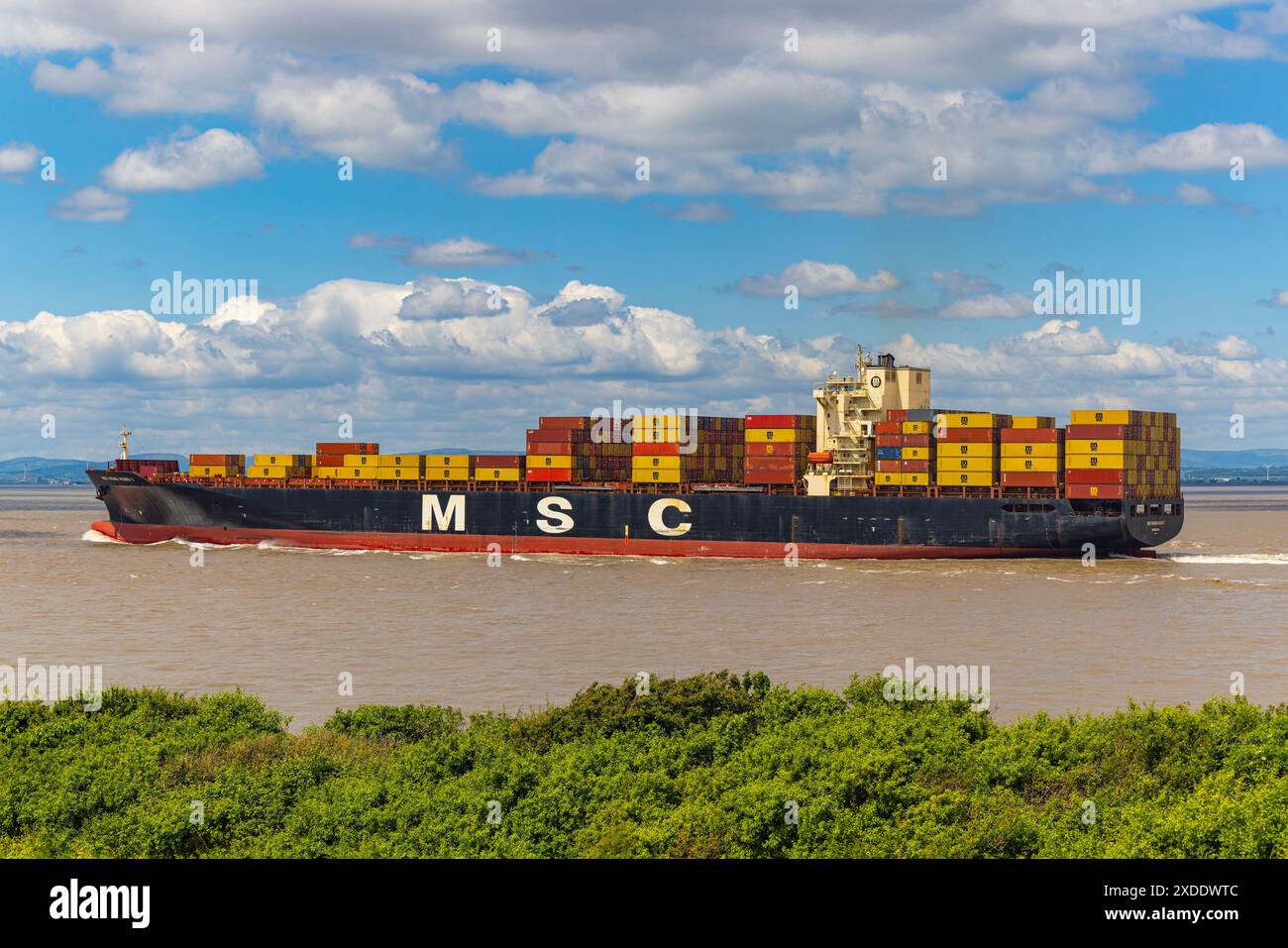 Container vessel passing Battery Point Portishead and heading out to ...