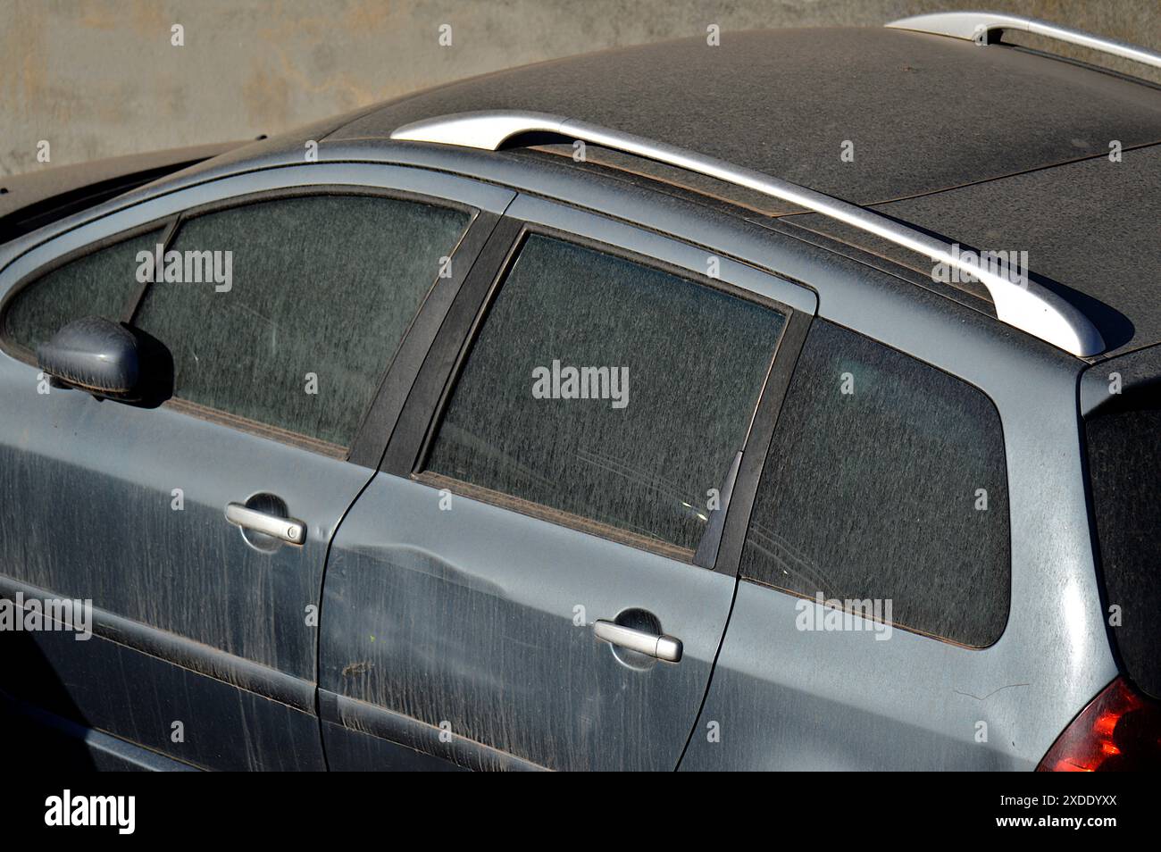 Dust rain cars hi-res stock photography and images - Alamy