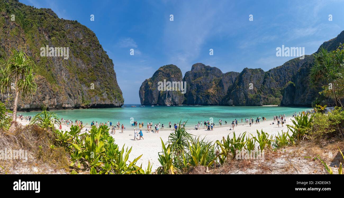 A picture of the iconic Maya Bay, on the Ko Phi Phi Lee Island Stock ...