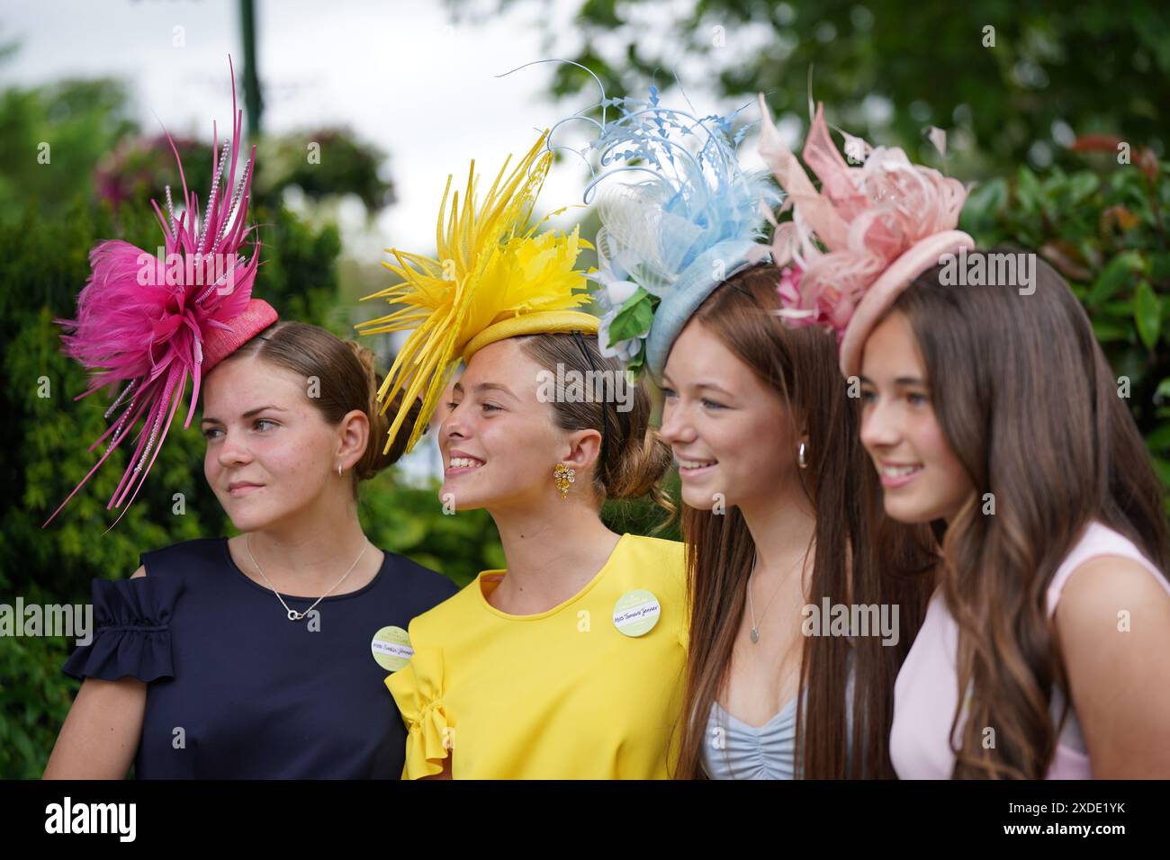 (Left to right) twin sisters Saskia Jenner aged 13 and Tamara Jenner ...