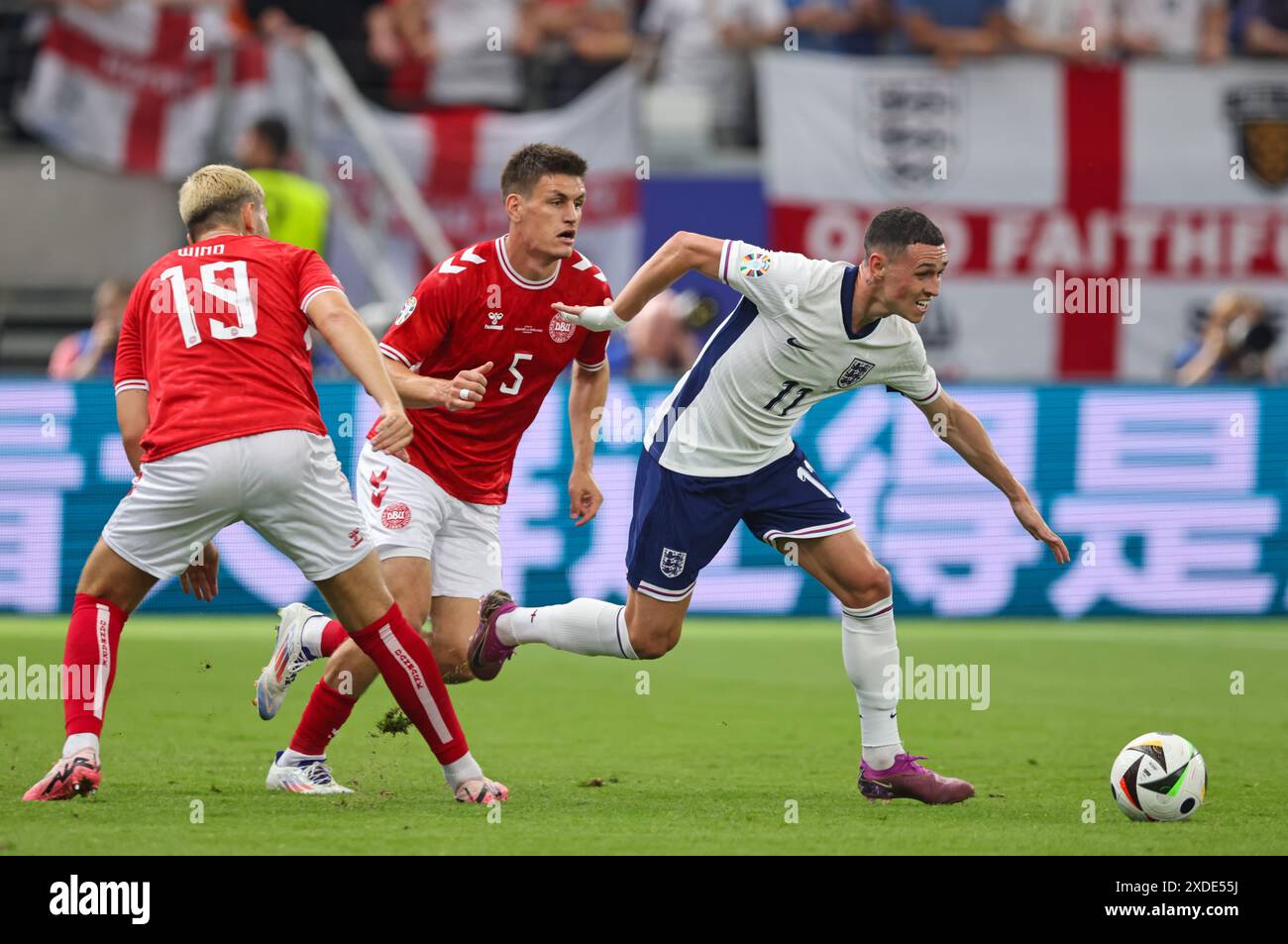 FRANKFURT AM MAIN, GERMANY - JUNE 20: Phil Foden of England vies with ...