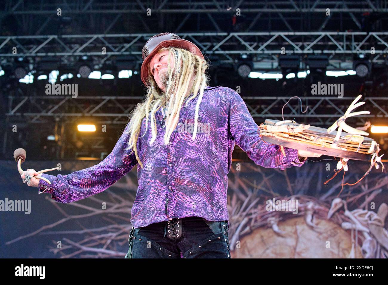 Jonne Järvelä von Korpiklaani live auf dem Summerside Festival 2024 ...