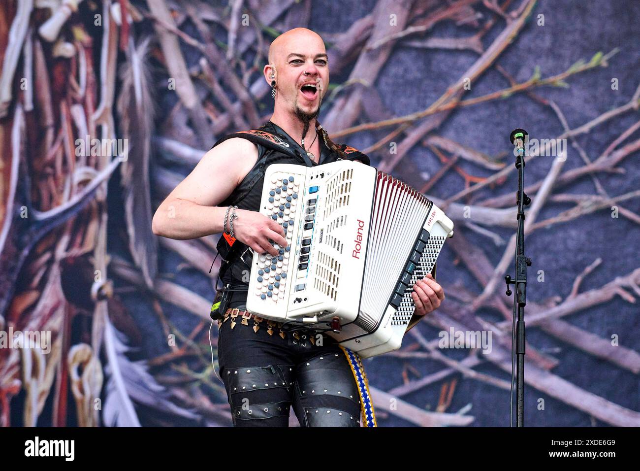 Sami Perttula von Korpiklaani live auf dem Summerside Festival 2024 ...