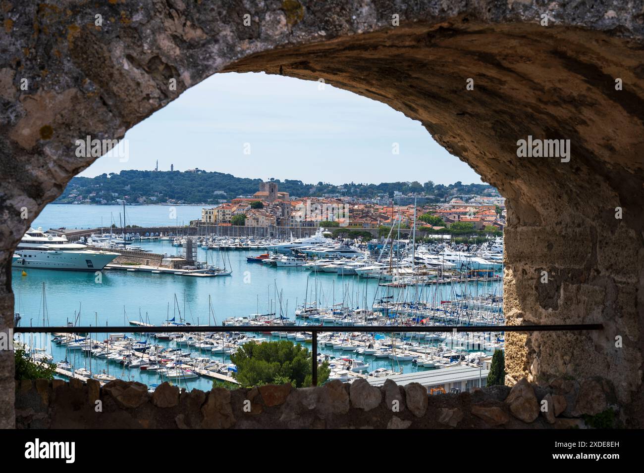 View through arch to Port Vauban marina and Antibes old town (Vieil ...