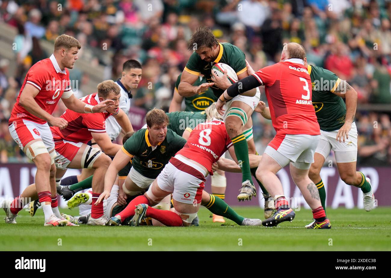 South Africa's Eben Etzebeth (centre, top) is tackled by Wales' Harri O'Connor (centre, bottom ...