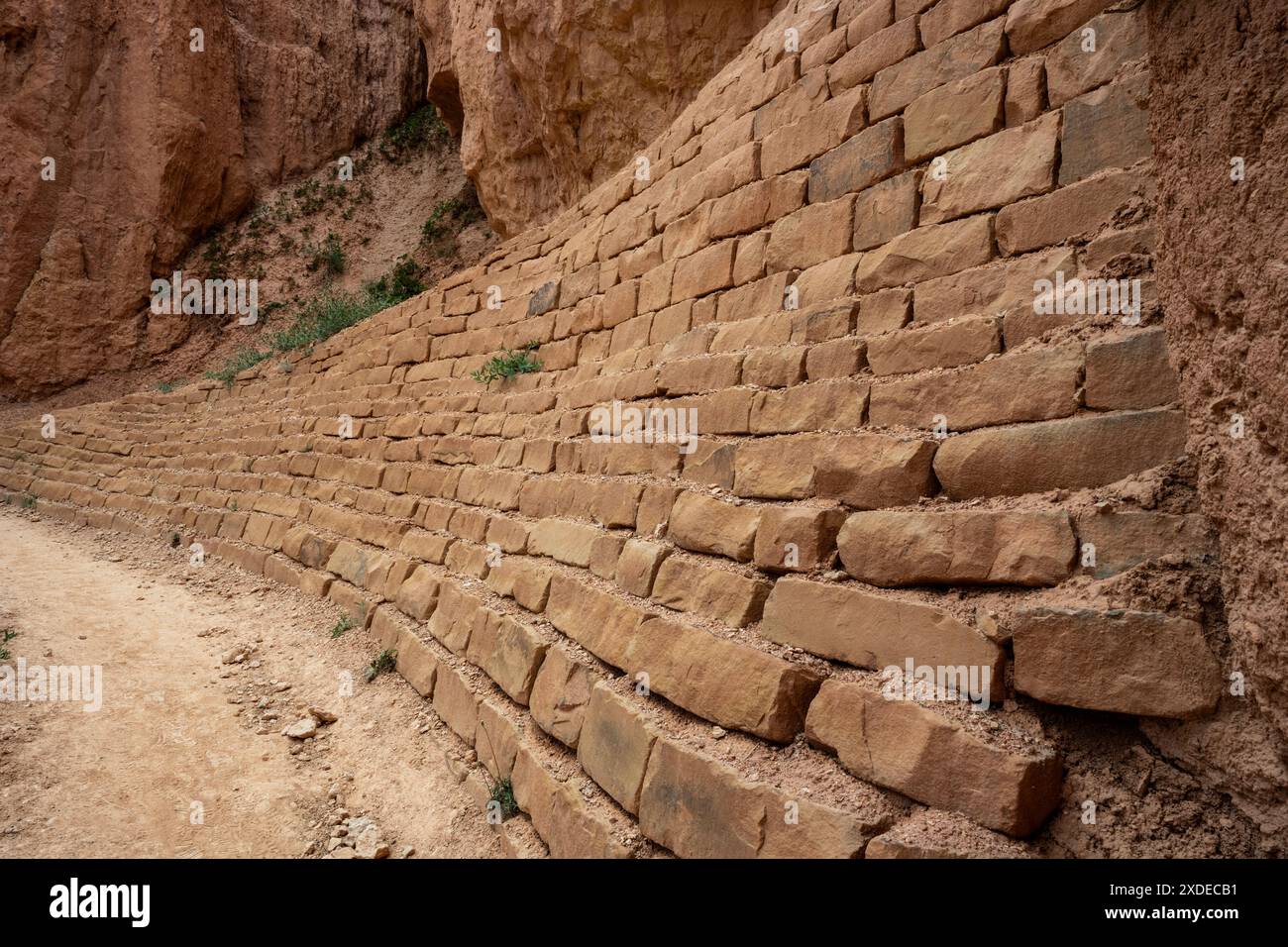 Stacked Stones Form Retaining Wall on Navajo Trail in Bryce Canyon ...