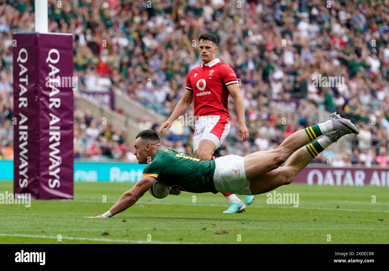 South Africa's Jesse Kriel scores his sides first try of the game ...