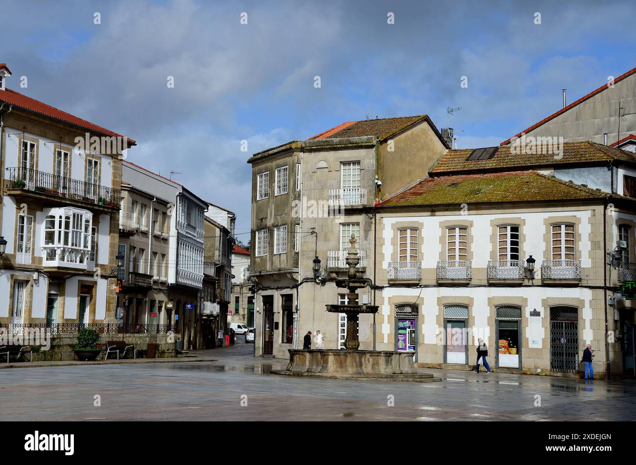 De wet square hi-res stock photography and images - Alamy