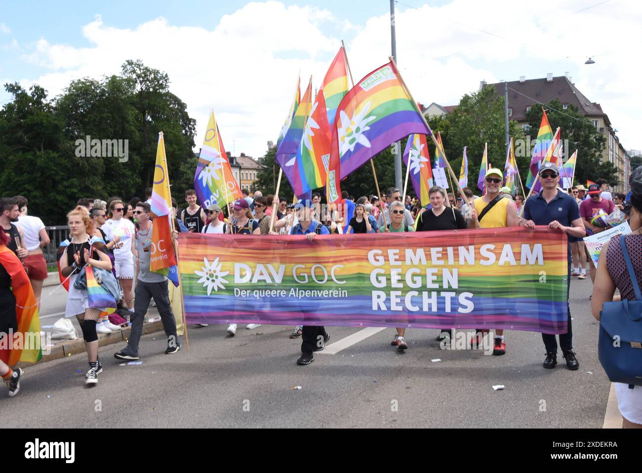 Teilnehmer Muenchen 22.06.2024 Cornelius Bruecke CSD Politk Parade ...