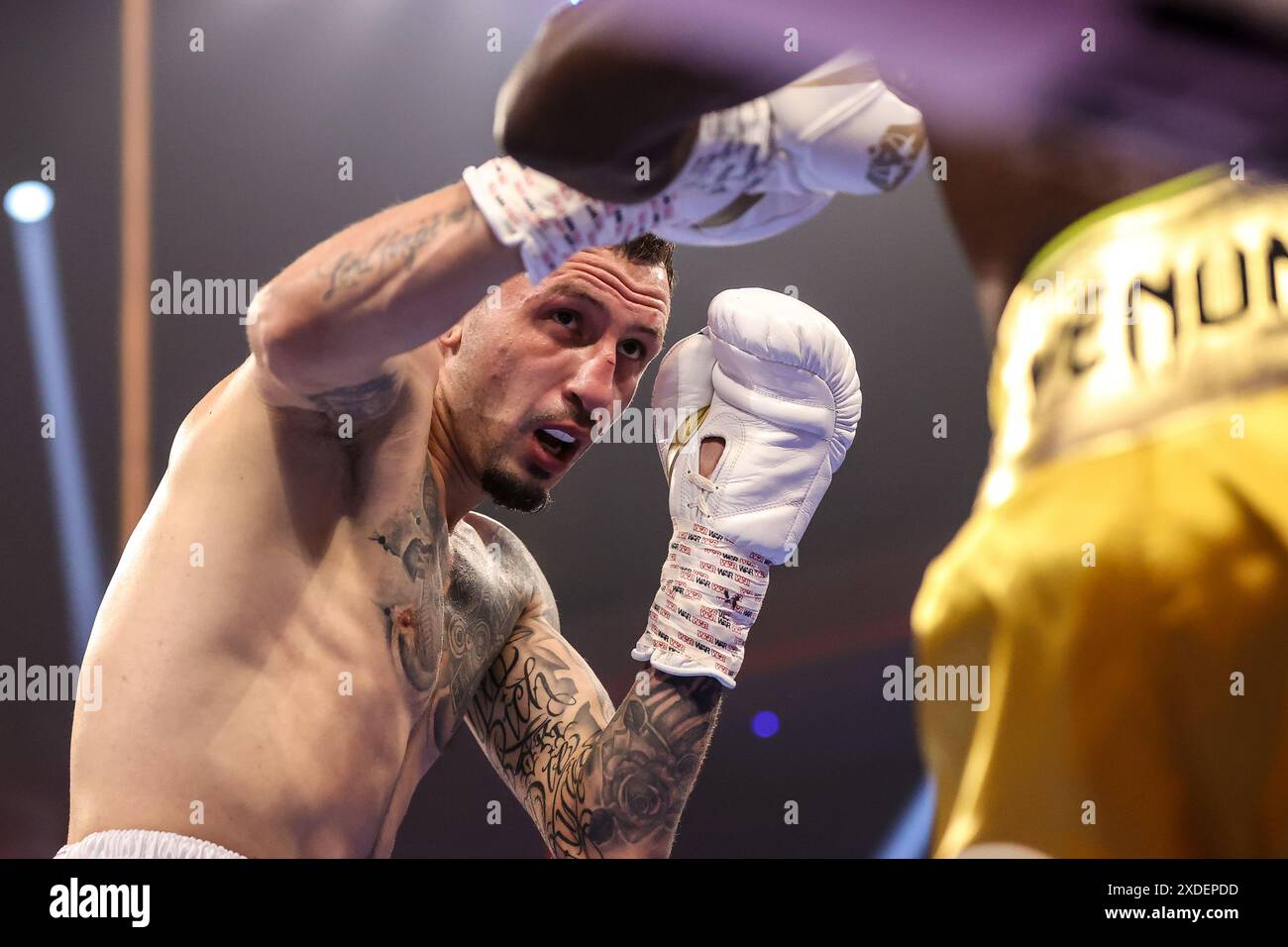 Las Vegas, NV, USA. 21st June, 2024. Javier Martinez (L) throws a jab ...
