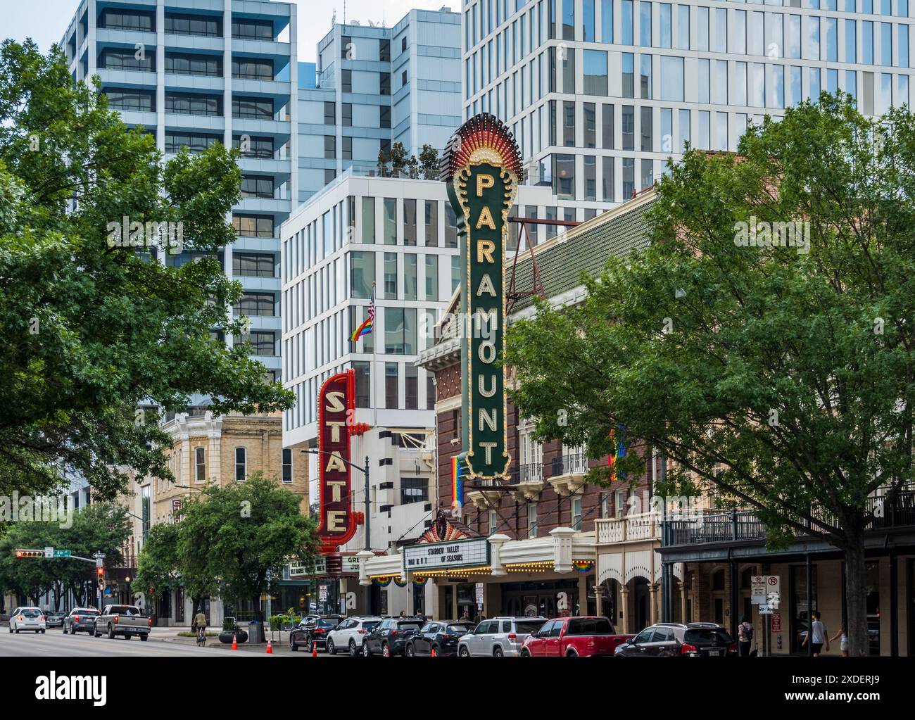 Paramount cinema hi-res stock photography and images - Alamy