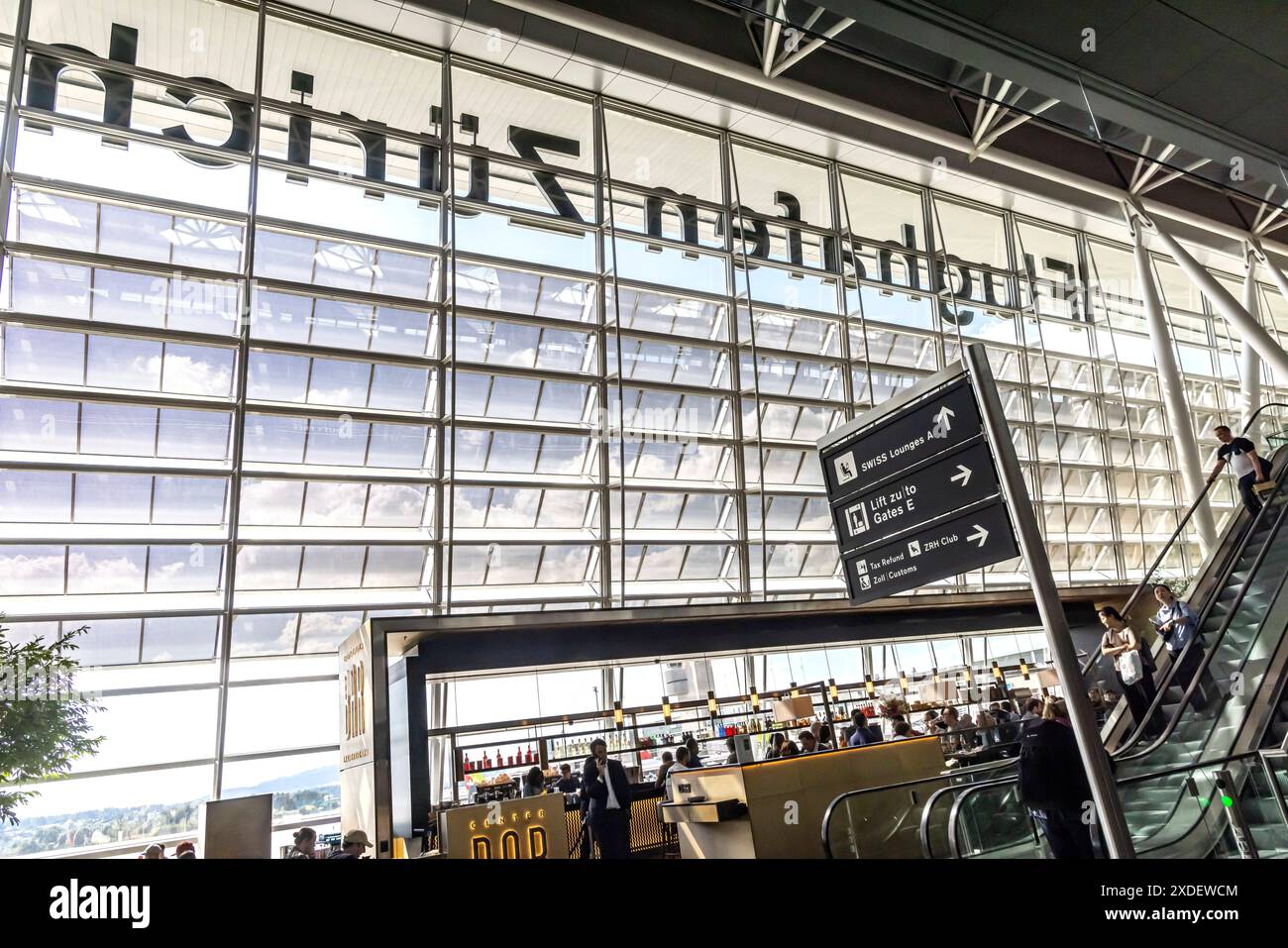 Innenansicht Terminal, Flughafen Zürich, ZRH. // 13.06.2024: Zürich ...