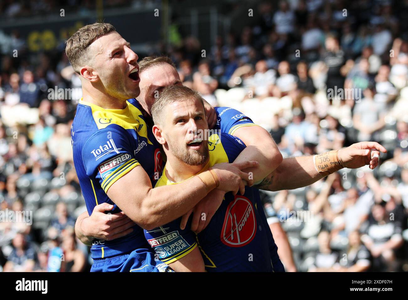 Warrington Wolves' Matt Dufty celebrates with teammates George Williams ...