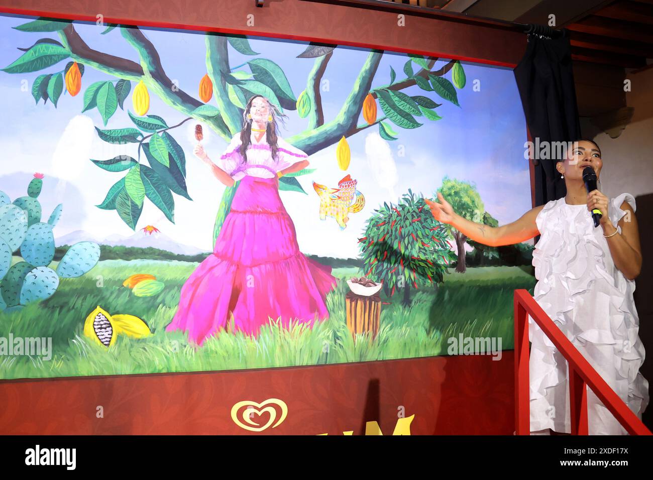 La actriz mexicana Mabel Cadena fue presentada como embajadora de una ...