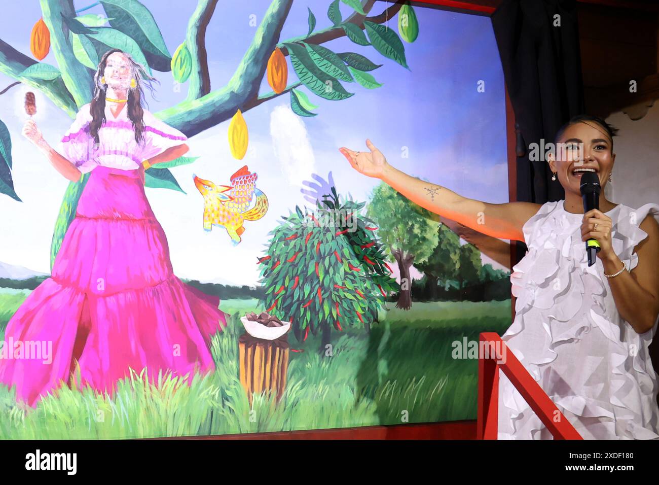 La actriz mexicana Mabel Cadena fue presentada como embajadora de una ...