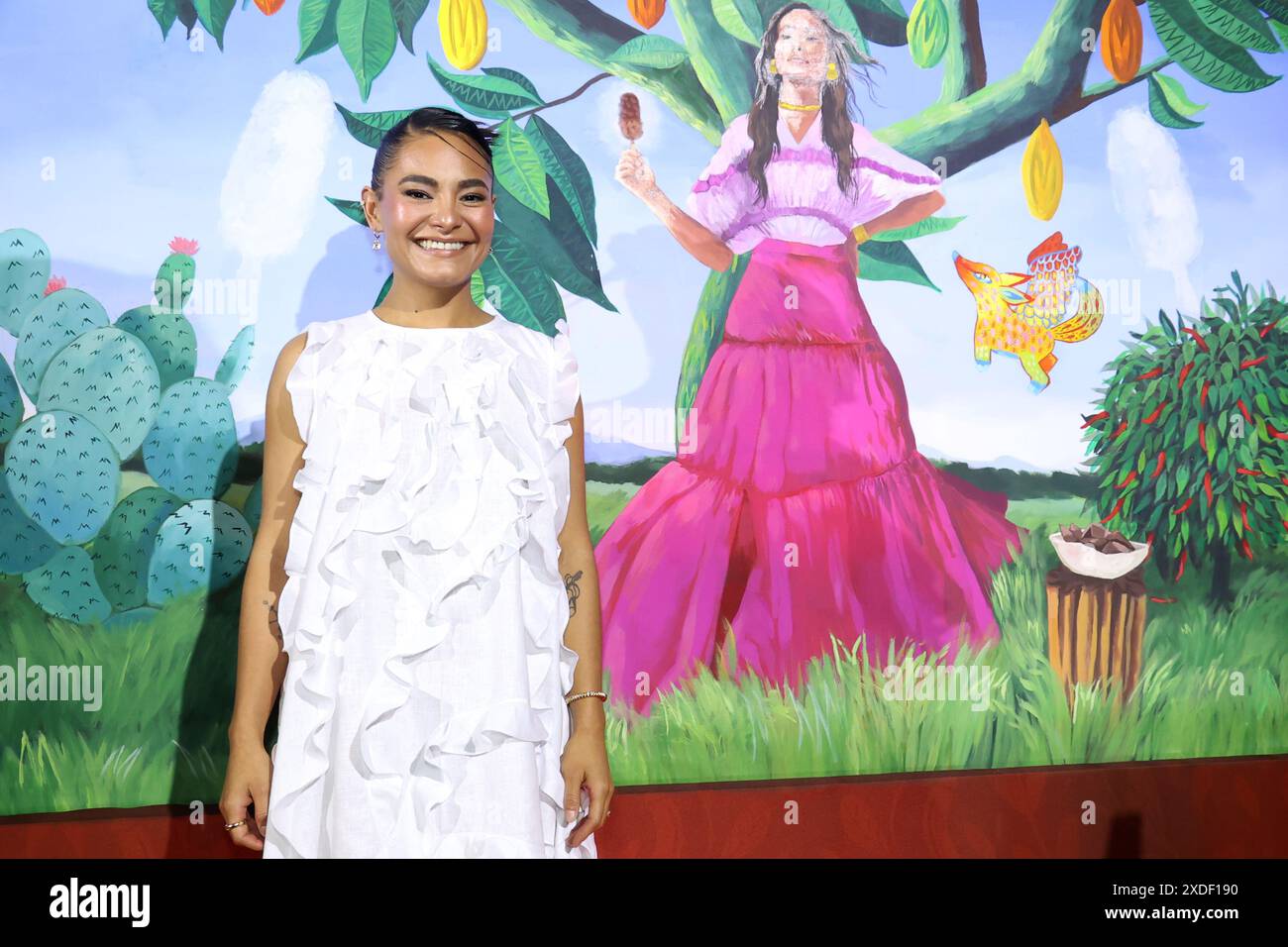 La actriz mexicana Mabel Cadena fue presentada como embajadora de una ...