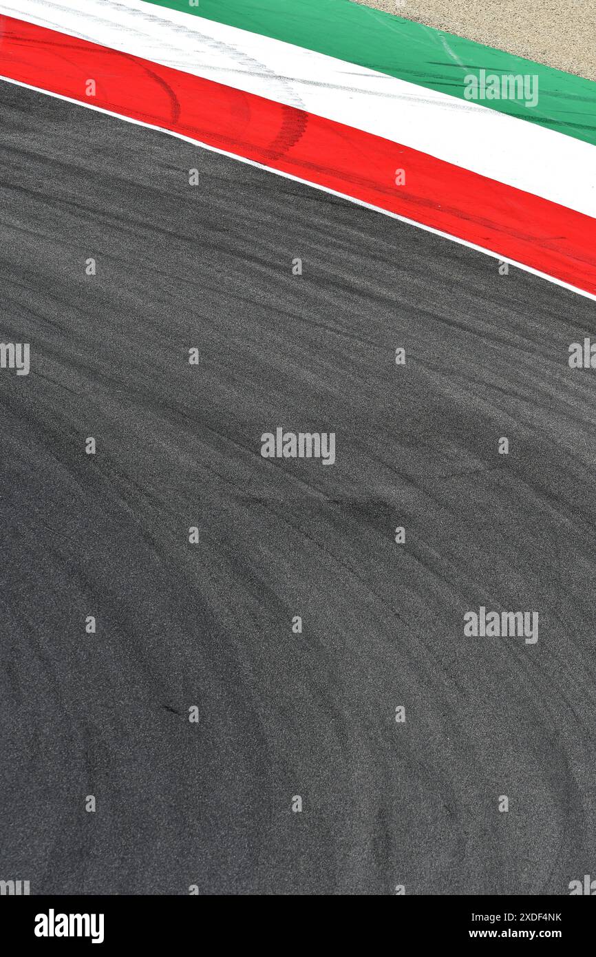 Formula 1 track tire marks hi-res stock photography and images - Alamy