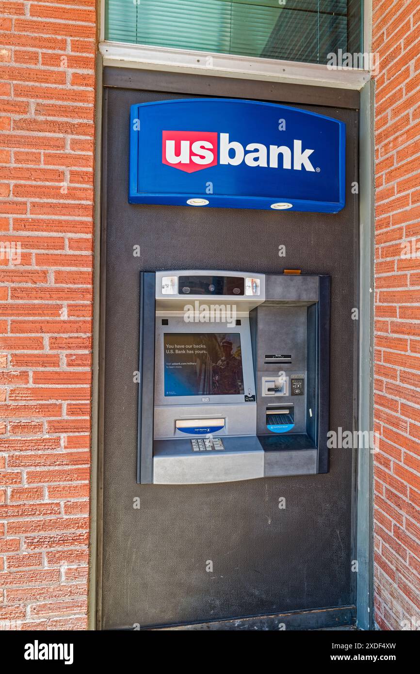 Automated teller machine at bank exterior wall hi-res stock photography ...