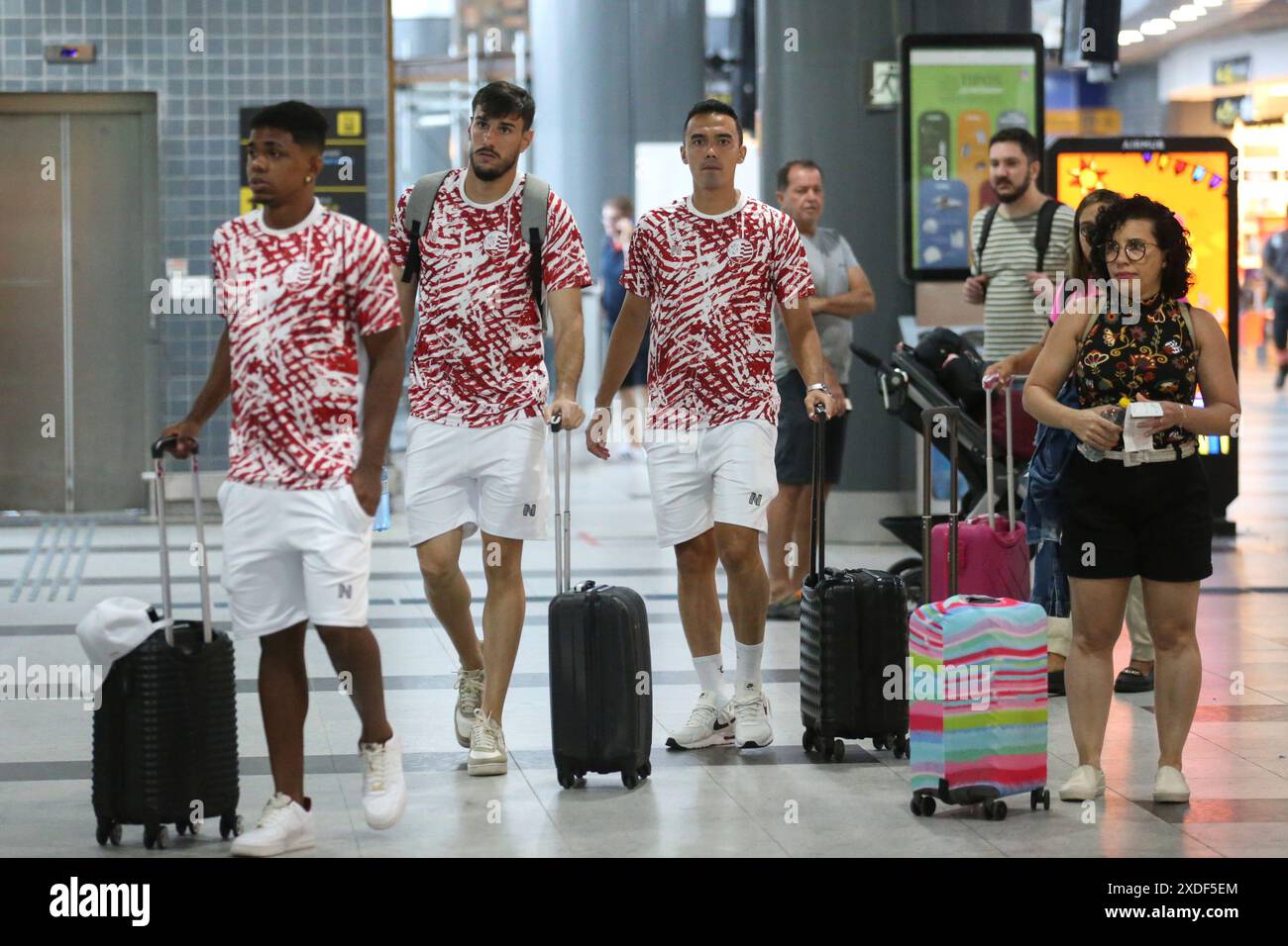 PE - RECIFE - 06/22/2024 - RECIFE, AIRPORT MOVEMENT - Passenger ...