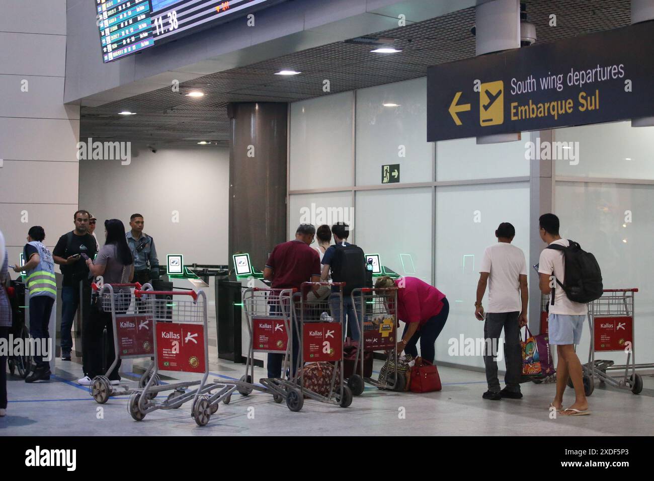 PE - RECIFE - 06/22/2024 - RECIFE, AIRPORT MOVEMENT - Passenger ...