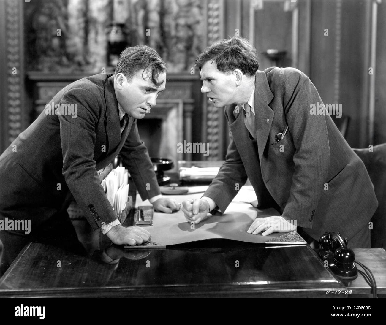 PAT O'BRIEN and WALTER HUSTON in AMERICAN MADNESS 1932 director FRANK ...
