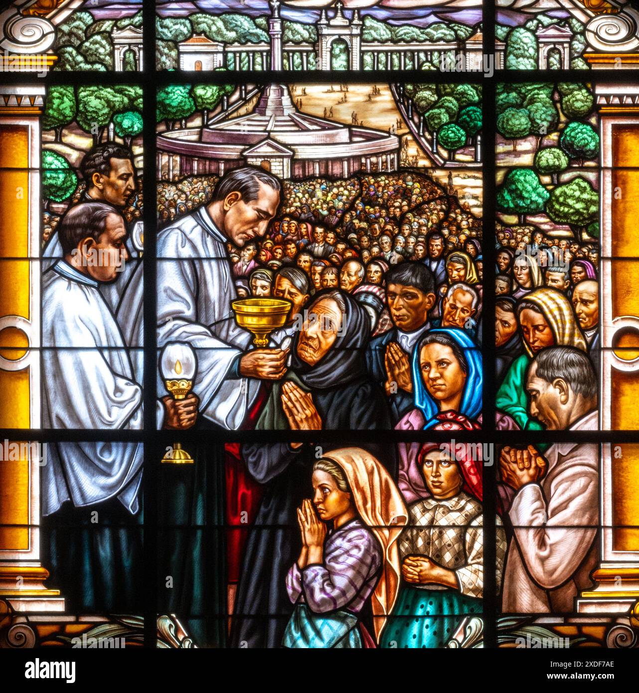 Catholic communion priest hi-res stock photography and images - Alamy