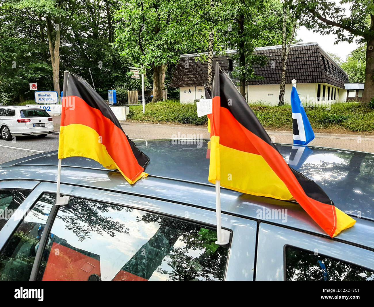 Deutschland Autofahnen an einem Auto *** Germany car flags on a car ...