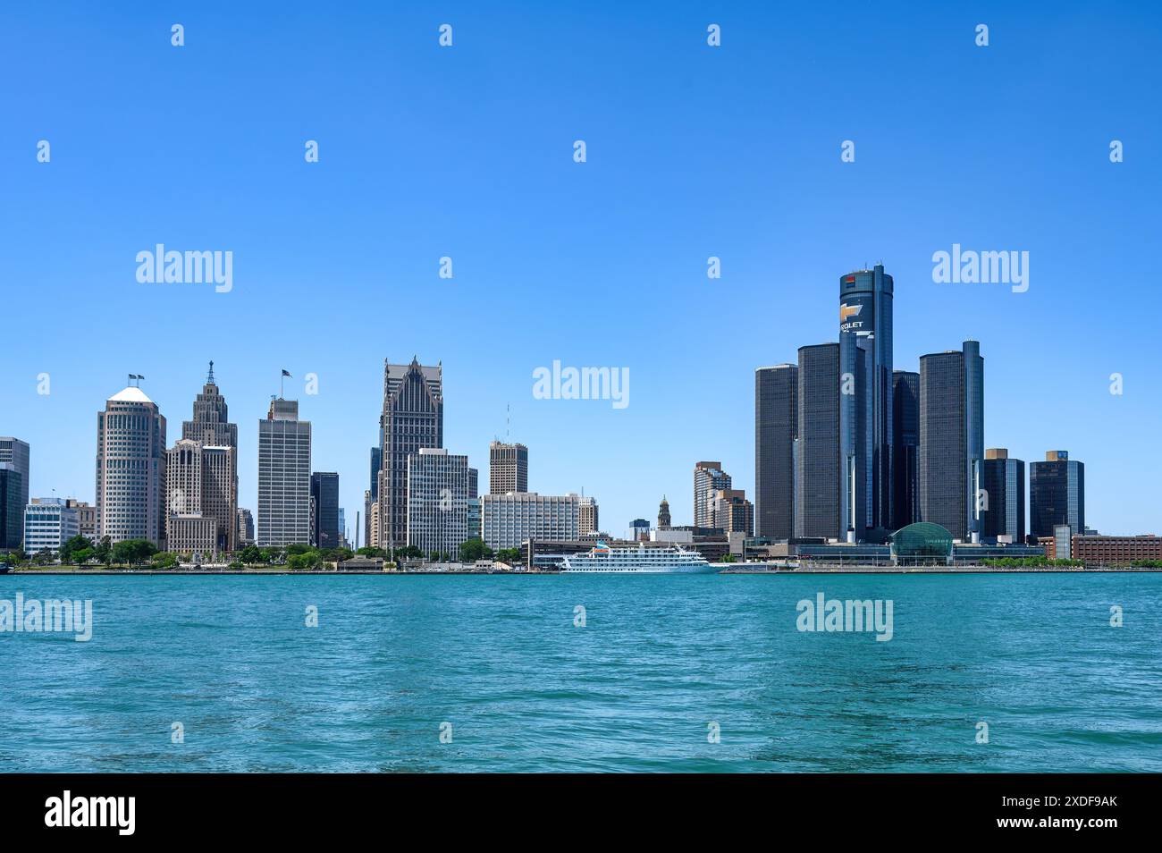 Detroit downtown skyline hi-res stock photography and images - Alamy