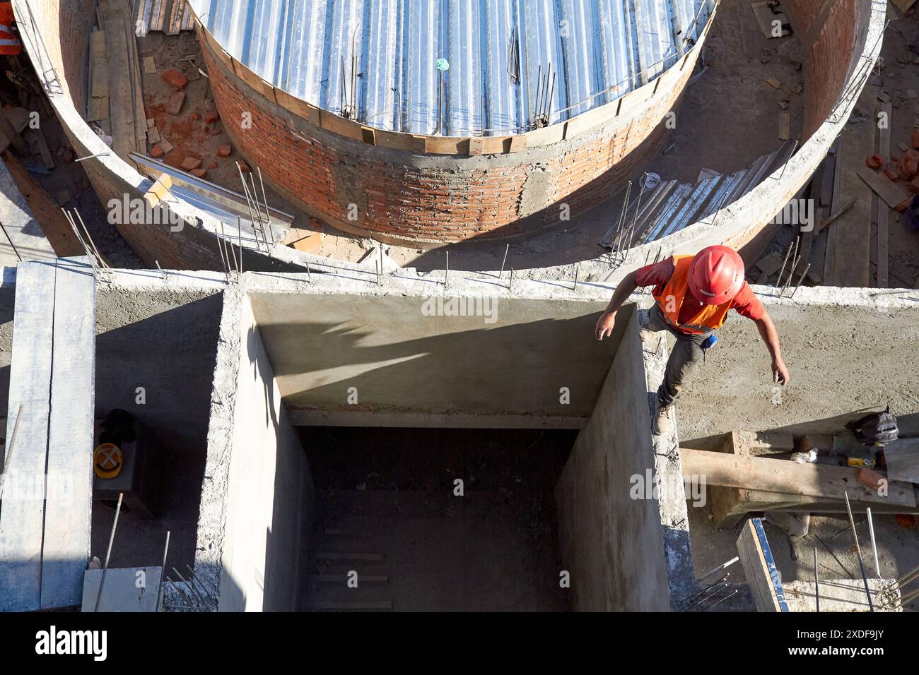 Mexican construction workers cement pouring concrete Stock Photo - Alamy