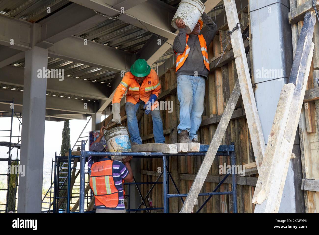 Mexican construction workers cement pouring concrete Stock Photo - Alamy