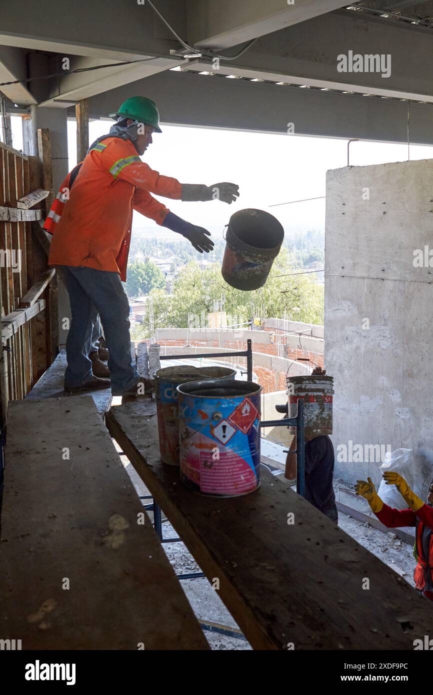 Mexican construction workers cement pouring concrete Stock Photo - Alamy