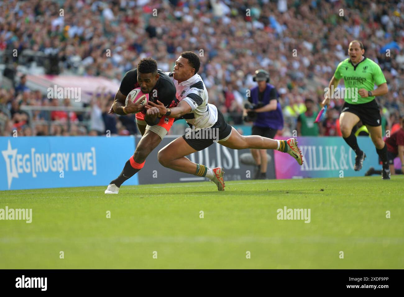 Twickenham, London, UK. 22nd June 2024. Epeli Momo of Fiji drives for ...