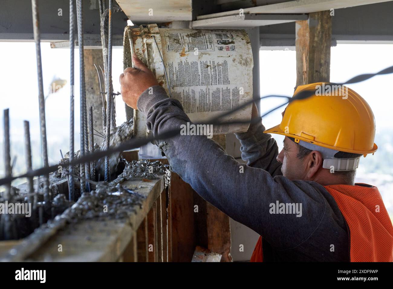 Mexican construction workers cement pouring concrete Stock Photo - Alamy