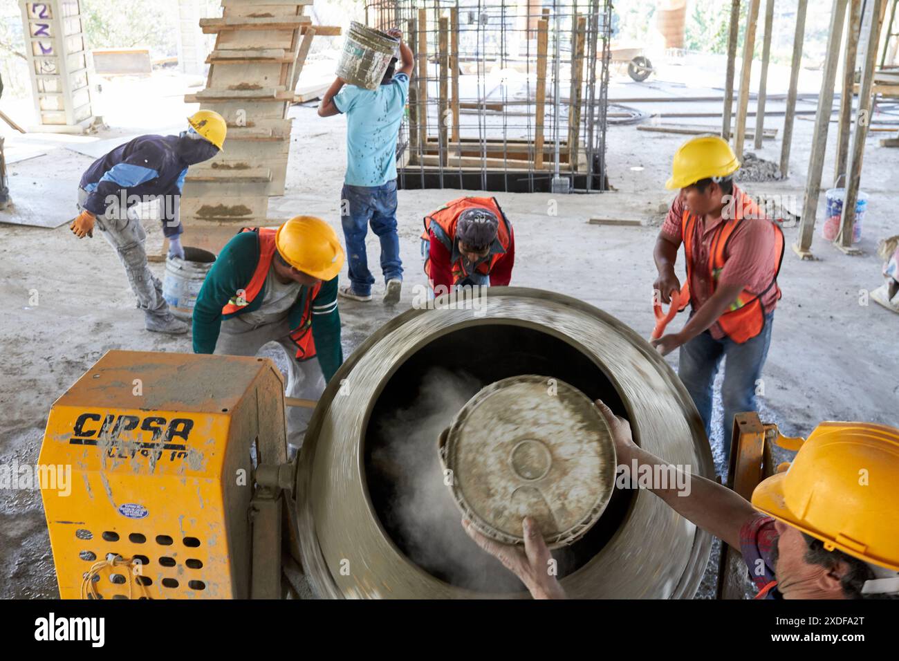 Mexican construction workers cement pouring concrete Stock Photo - Alamy