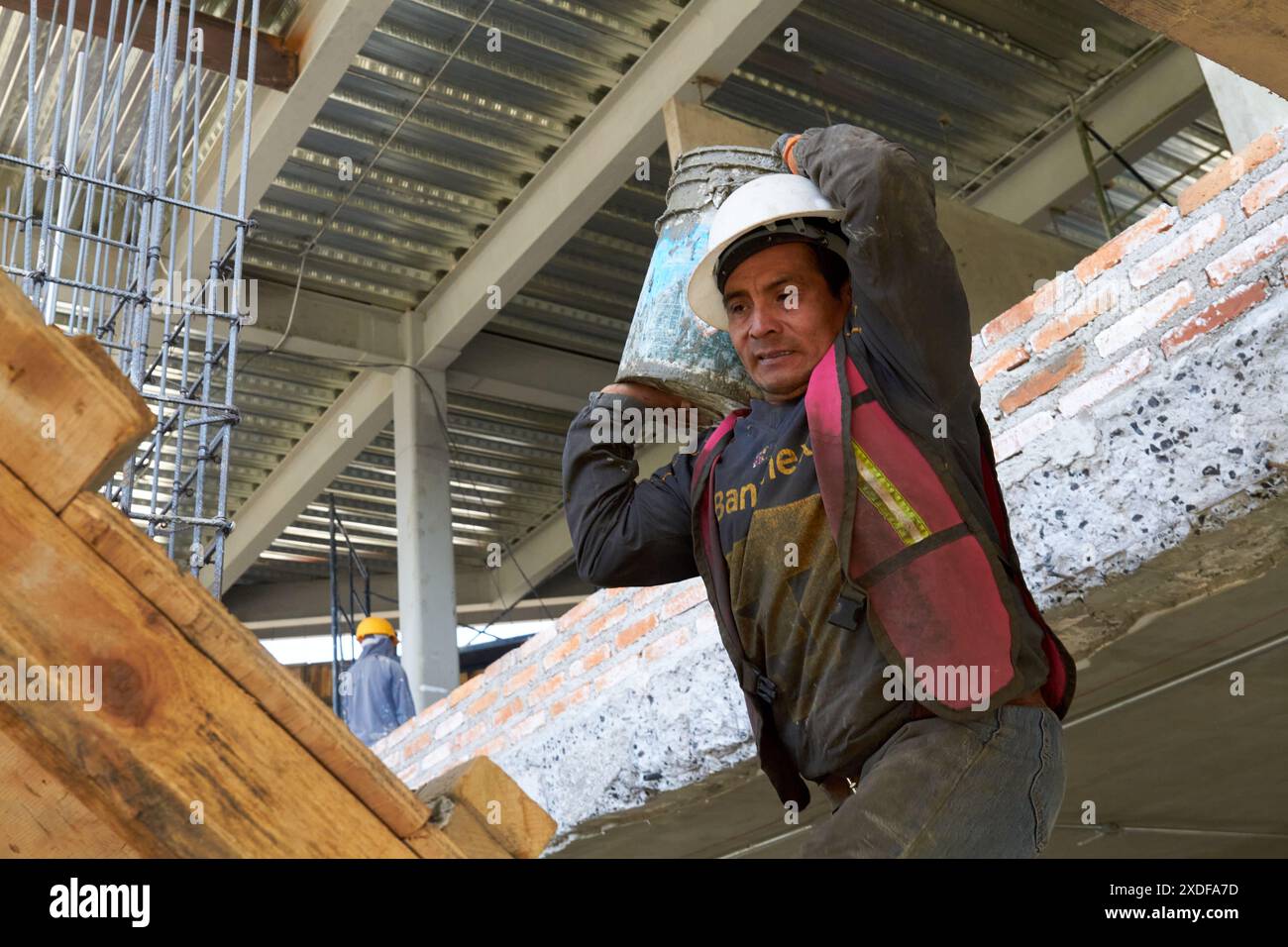 Mexican construction workers cement pouring concrete Stock Photo - Alamy