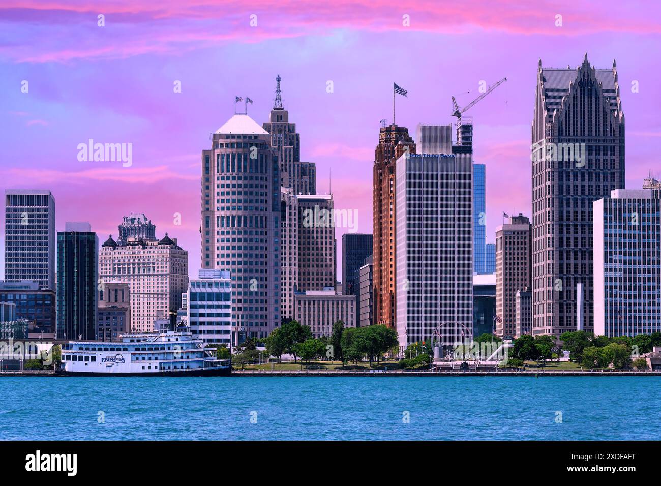 Downtown waterfront skyline detroit michigan hi-res stock photography ...