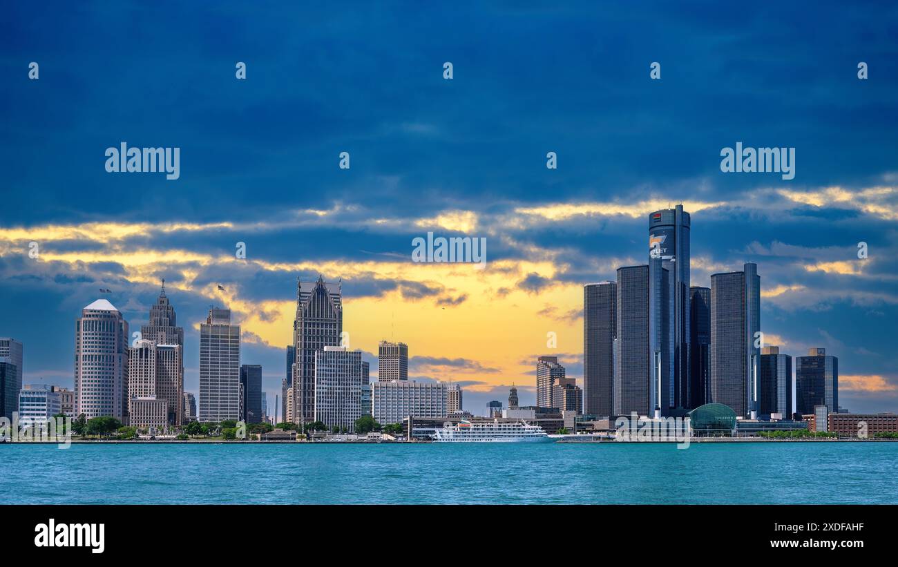 Downtown waterfront skyline detroit michigan hi-res stock photography ...
