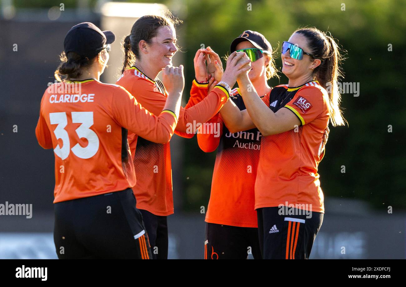 The Blaze’s Marie Kelly celebrates taking the catch off Josie Groves to ...