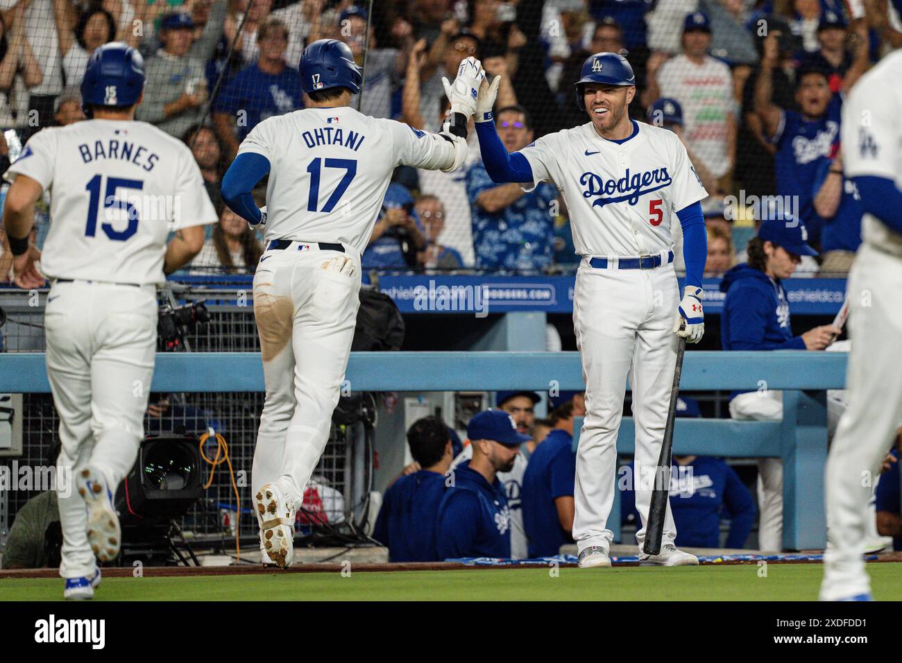 Los Angeles Dodgers first base Freddie Freeman (5) congratulates ...