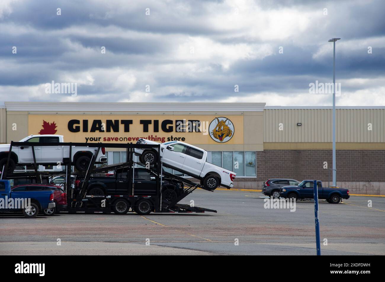 Shopping malls in canada hi-res stock photography and images - Alamy