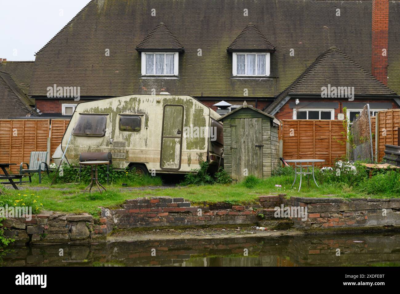 An old caravan by the Wryly & Essington Canal, Wolverhampton, West ...