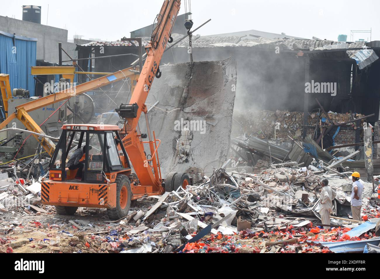 GURUGRAM, INDIA - JUNE 22: Members of Haryana State Disaster Response ...