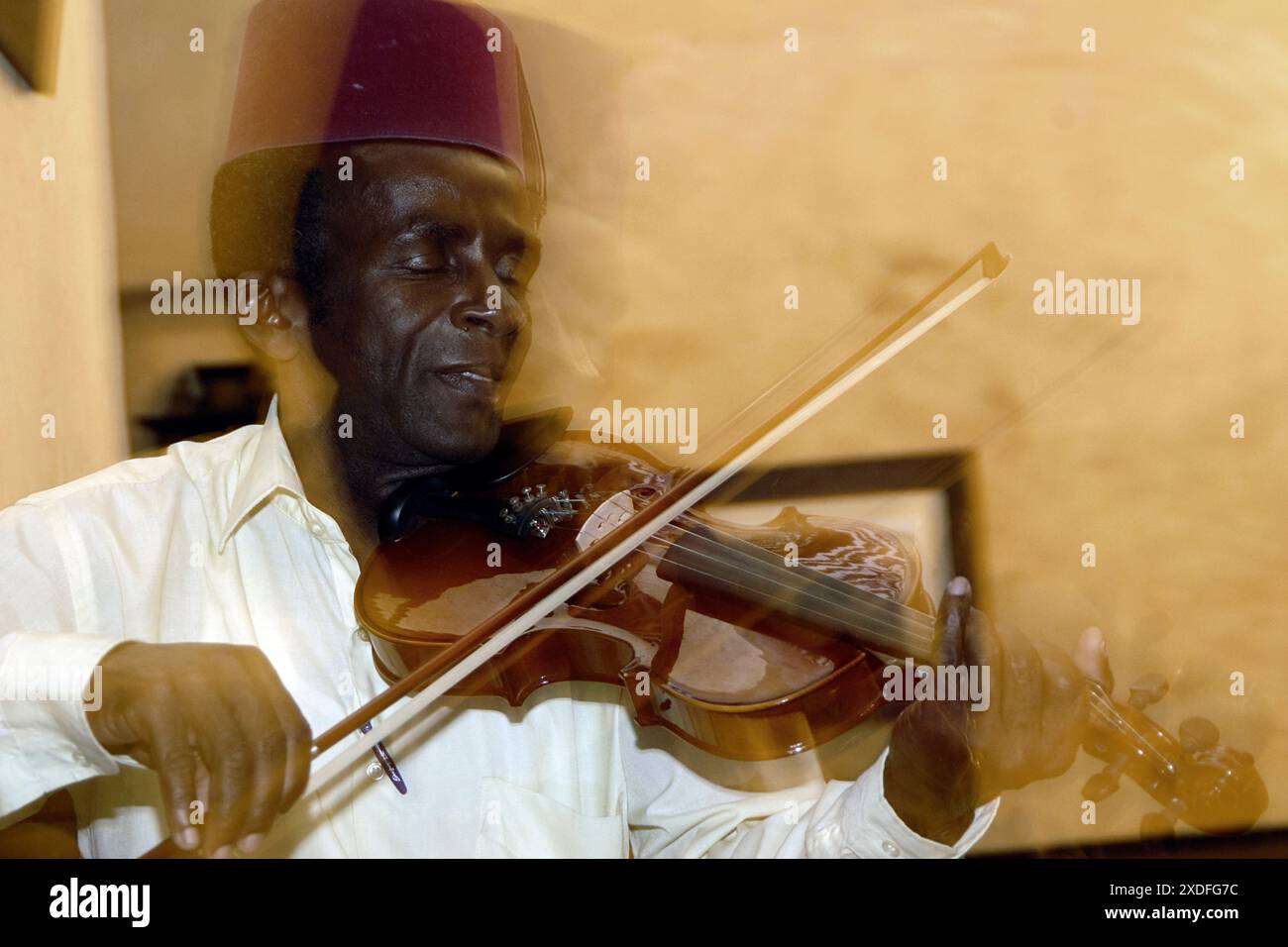 Musica africa hi-res stock photography and images - Alamy