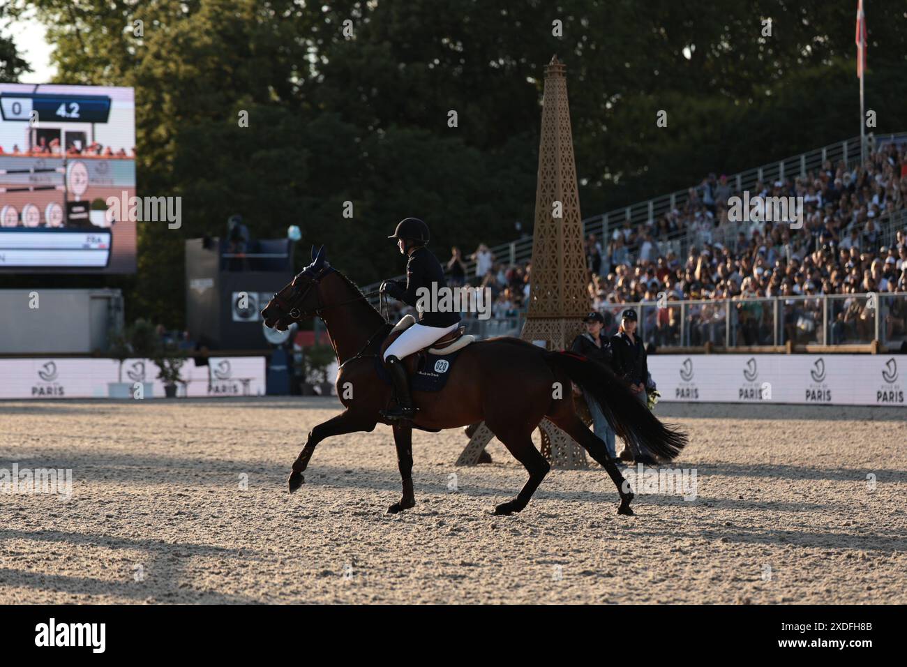 Jeanne Sadran of France with Dexter de Kerglenn during the Longines ...